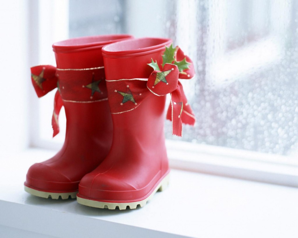 40 Super Cool Christmas Shoes and Ways to Decorate With It – All About ...